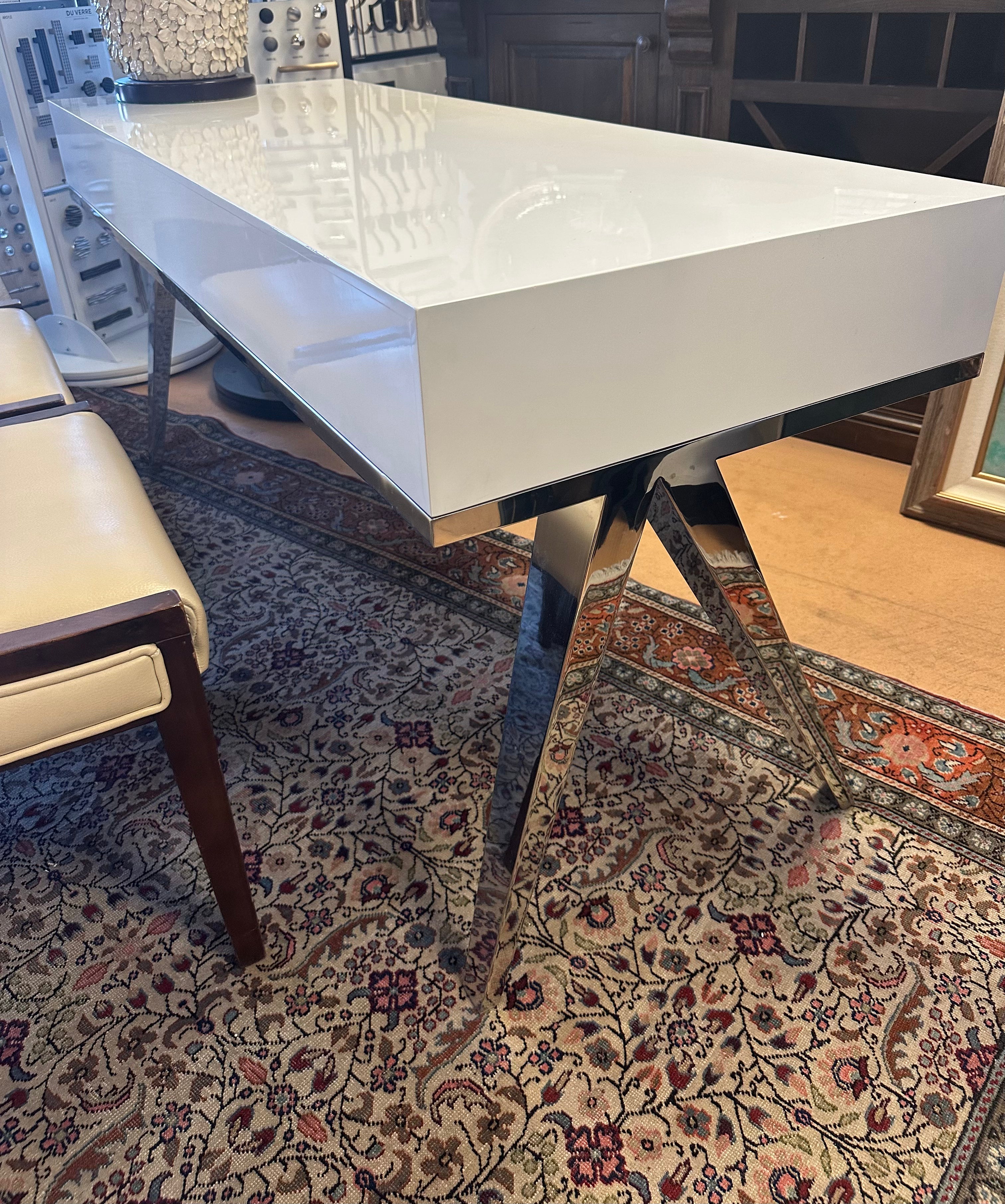 White lacquer desk with chrome legs store